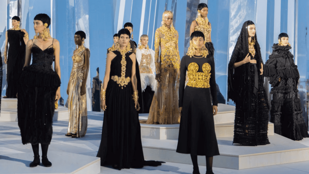 Complete Guide to Baroque Fashion and Dresses: Then and Now - Belle De ...