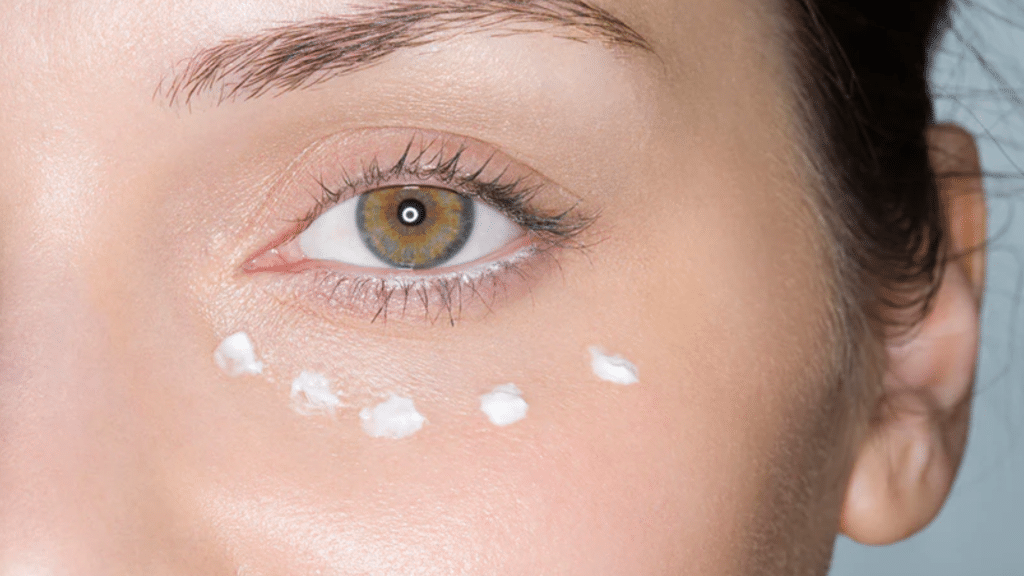 Should You Apply Eye Cream Before or After Moisturizer? - Belle De Couture